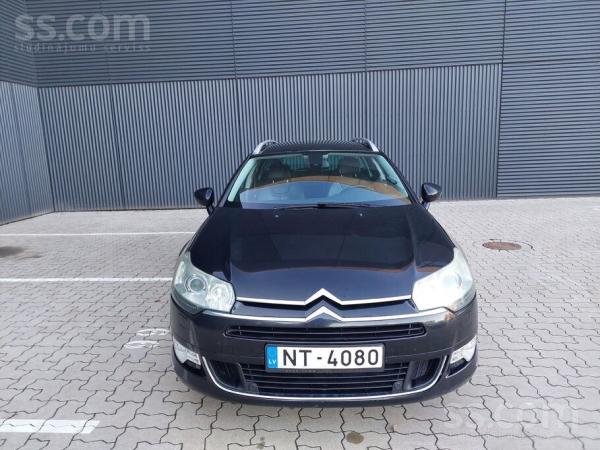 Black Citroen C5 2012 in Riga, with an engine capacity of 2.20 L and mileage of 334 thousand km for 3350 €, photo 1 on AUTOMOTO.COM.LV