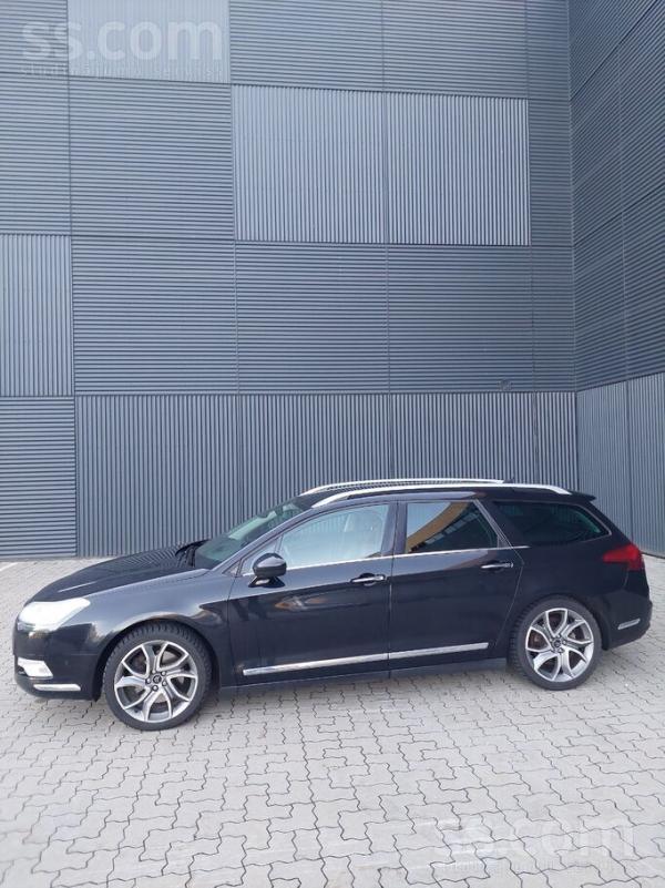 Black Citroen C5 2012 in Riga, with an engine capacity of 2.20 L and mileage of 334 thousand km for 3350 €, photo 4 on AUTOMOTO.COM.LV