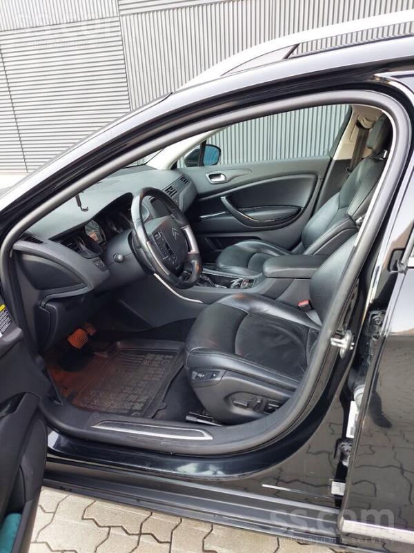 Black Citroen C5 2012 in Riga, with an engine capacity of 2.20 L and mileage of 334 thousand km for 3350 €, photo 6 on AUTOMOTO.COM.LV