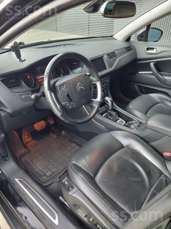 Black Citroen C5 2012 in Riga, with an engine capacity of 2.20 L and mileage of 334 thousand km for 3350 €, photo 7 on AUTOMOTO.COM.LV