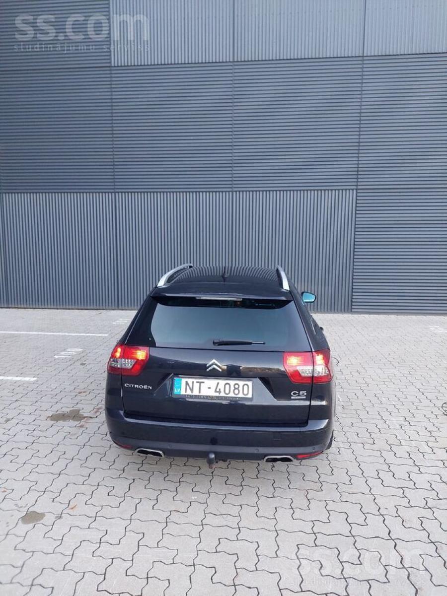 Melns Citroen C5 2012 Rīga, ar dzinēja tilpumu 2.20 L un nobraukumu 334 tūkst. km par 3350 €, foto 10 vietnē AUTOMOTO.COM.LV