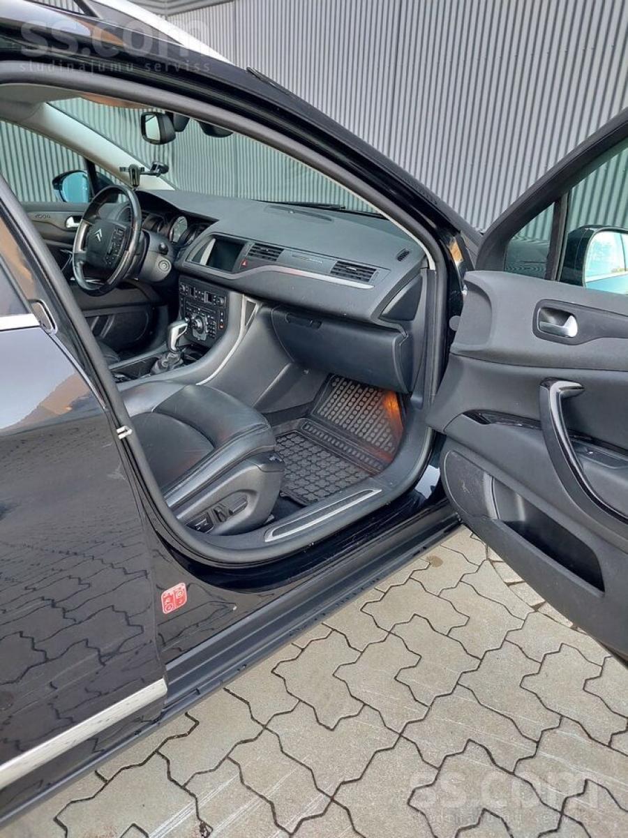Melns Citroen C5 2012 Rīga, ar dzinēja tilpumu 2.20 L un nobraukumu 334 tūkst. km par 3350 €, foto 15 vietnē AUTOMOTO.COM.LV