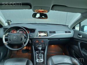 Melns Citroen C5 2012 Rīga, ar dzinēja tilpumu 2.20 L un nobraukumu 334 tūkst. km par 3350 €, foto 22 vietnē AUTOMOTO.COM.LV