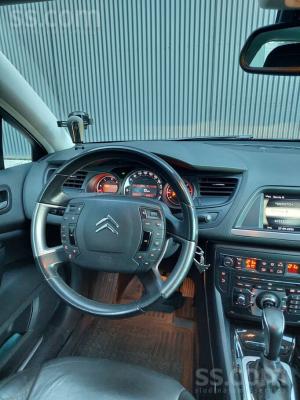 Melns Citroen C5 2012 Rīga, ar dzinēja tilpumu 2.20 L un nobraukumu 334 tūkst. km par 3350 €, foto 24 vietnē AUTOMOTO.COM.LV