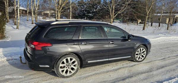 Black Citroen C5 2013 in Vilnius, with an engine capacity of 2.00 L and mileage of 253 thousand km for 4500 €, photo 6 on AUTOMOTO.COM.LV