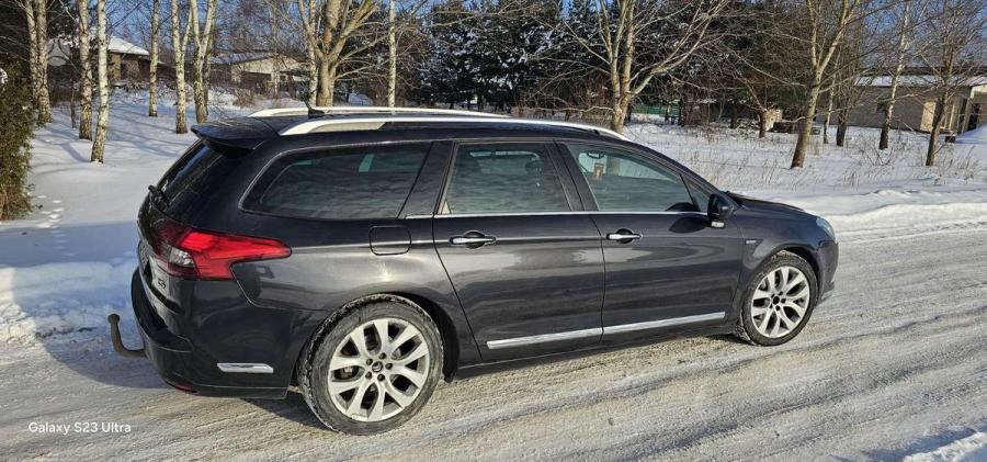 Black Citroen C5 2013 in Vilnius, with an engine capacity of 2.00 L and mileage of 253 thousand km for 4500 €, photo 6 on AUTOMOTO.COM.LV