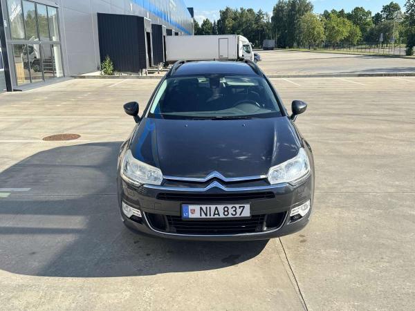 Black Citroen C5 2013 in Panevezys, with an engine capacity of 2.00 L and mileage of 373 thousand km for 2500 €, photo 2 on AUTOMOTO.COM.LV