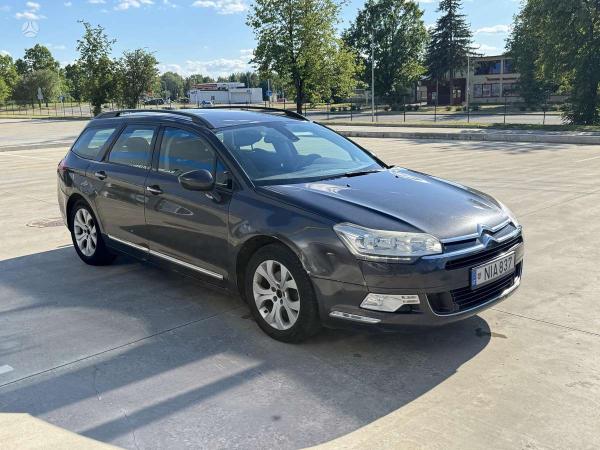 Black Citroen C5 2013 in Panevezys, with an engine capacity of 2.00 L and mileage of 373 thousand km for 2500 €, photo 3 on AUTOMOTO.COM.LV