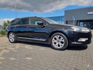 Black Citroen C5 2013 in Siauliai, with an engine capacity of 2.00 L and mileage of 230 thousand km for 4900 €, photo 6 on AUTOMOTO.COM.LV