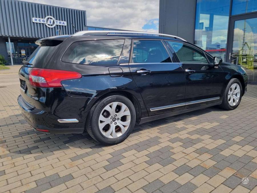 Black Citroen C5 2013 in Siauliai, with an engine capacity of 2.00 L and mileage of 230 thousand km for 4900 €, photo 8 on AUTOMOTO.COM.LV
