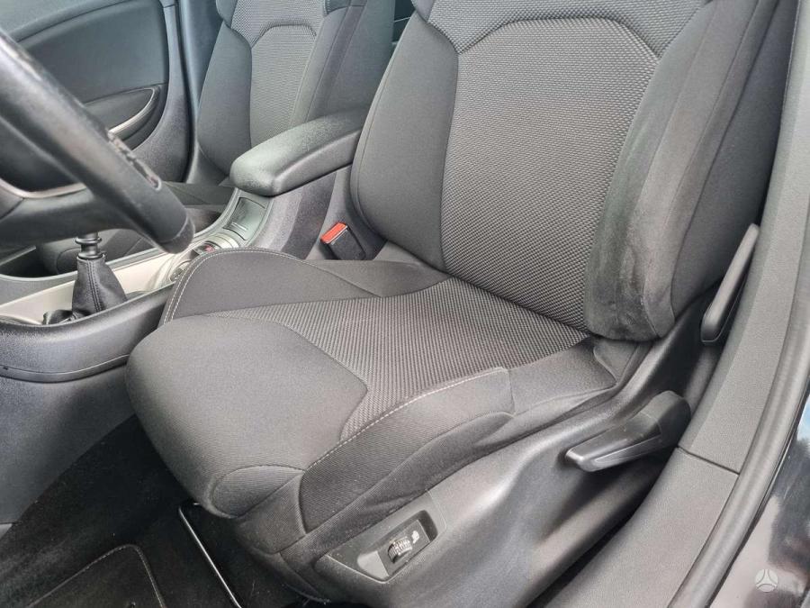 Black Citroen C5 2013 in Siauliai, with an engine capacity of 2.00 L and mileage of 230 thousand km for 4900 €, photo 16 on AUTOMOTO.COM.LV