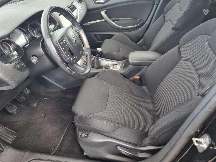 Black Citroen C5 2013 in Siauliai, with an engine capacity of 2.00 L and mileage of 230 thousand km for 4900 €, photo 17 on AUTOMOTO.COM.LV