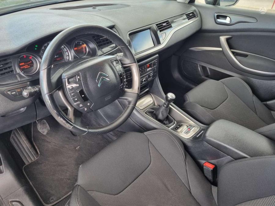 Black Citroen C5 2013 in Siauliai, with an engine capacity of 2.00 L and mileage of 230 thousand km for 4900 €, photo 18 on AUTOMOTO.COM.LV