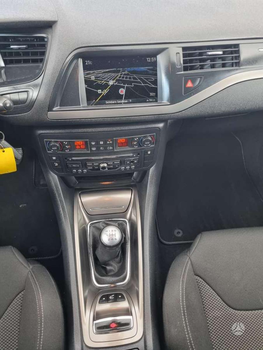 Black Citroen C5 2013 in Siauliai, with an engine capacity of 2.00 L and mileage of 230 thousand km for 4900 €, photo 23 on AUTOMOTO.COM.LV