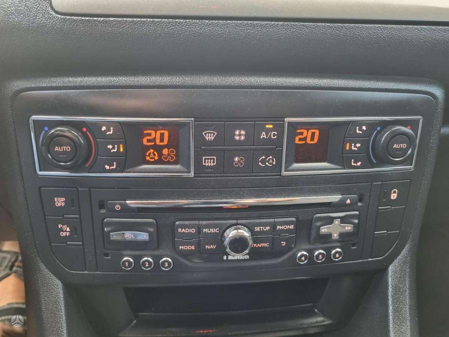 Black Citroen C5 2013 in Siauliai, with an engine capacity of 2.00 L and mileage of 230 thousand km for 4900 €, photo 24 on AUTOMOTO.COM.LV