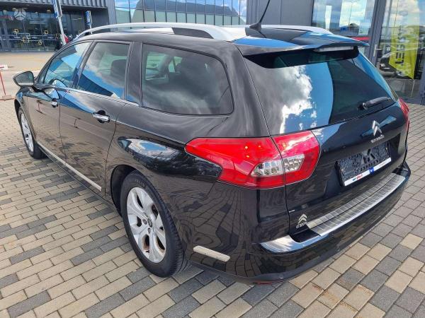 Black Citroen C5 2013 in Siauliai, with an engine capacity of 2.00 L and mileage of 230 thousand km for 4900 €, photo 8 on AUTOMOTO.COM.LV