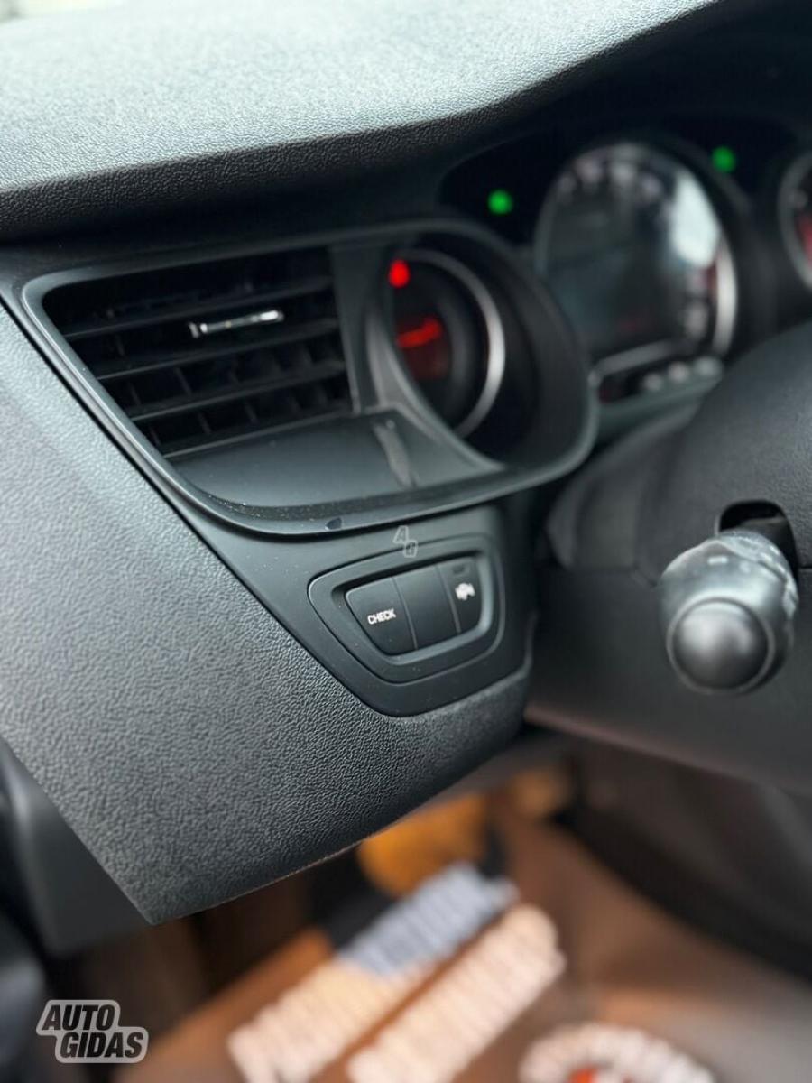 Melns Citroen C5 2013 Klaipėda, ar dzinēja tilpumu 3.00 L un nobraukumu 282 tūkst. km par 5500 €, foto 11 vietnē AUTOMOTO.COM.LV