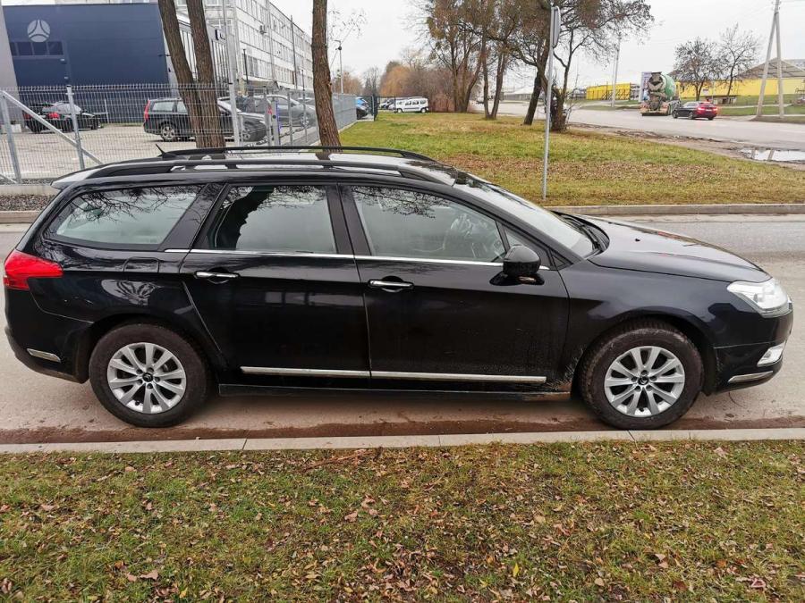 Black Citroen C5 2015 in Kaunas, with an engine capacity of 1.56 L and mileage of 270 thousand km for 3950 €, photo 4 on AUTOMOTO.COM.LV