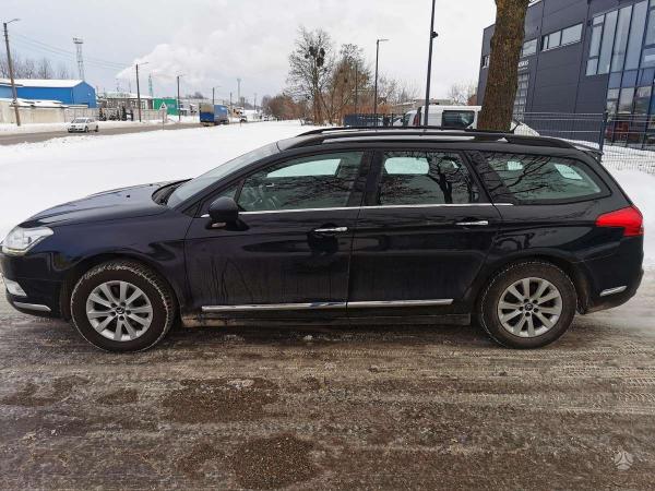 Black Citroen C5 2015 in Kaunas, with an engine capacity of 1.56 L and mileage of 270 thousand km for 3750 €, photo 4 on AUTOMOTO.COM.LV