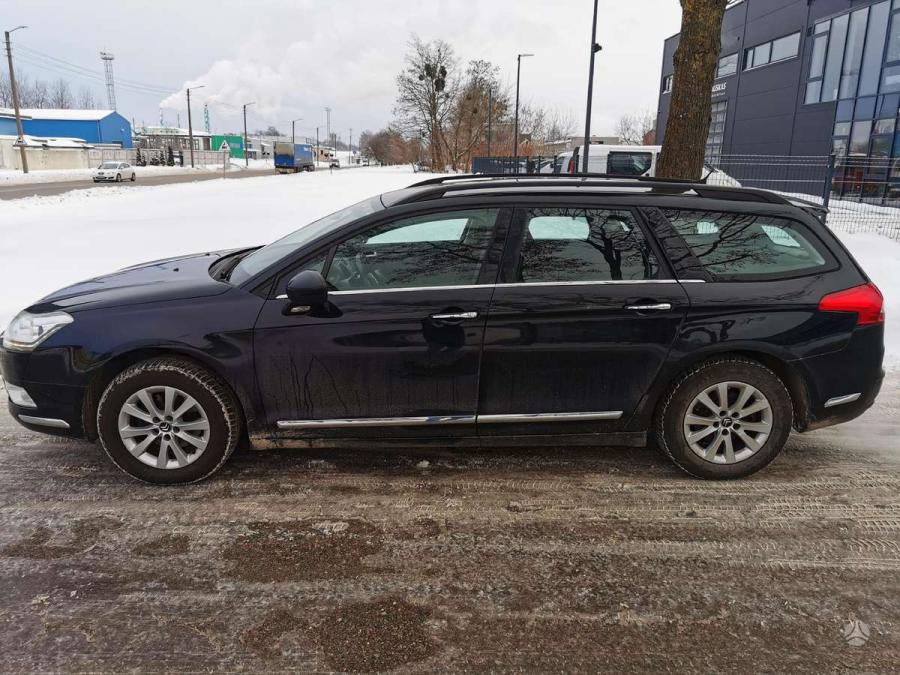 Black Citroen C5 2015 in Kaunas, with an engine capacity of 1.56 L and mileage of 270 thousand km for 3750 €, photo 4 on AUTOMOTO.COM.LV