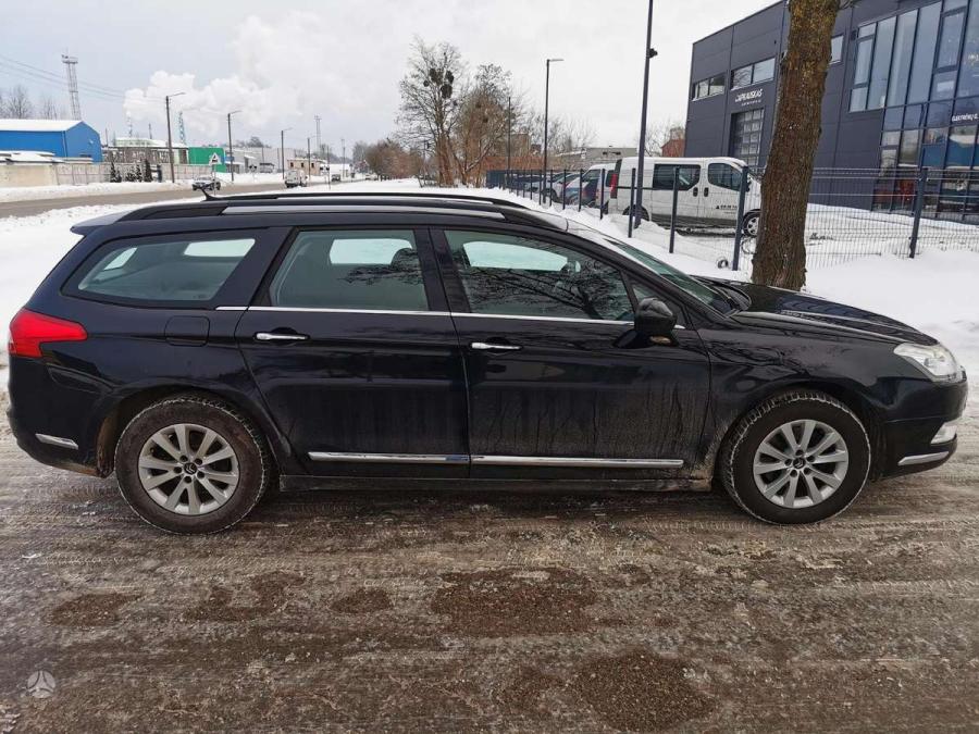 Black Citroen C5 2015 in Kaunas, with an engine capacity of 1.56 L and mileage of 270 thousand km for 3750 €, photo 5 on AUTOMOTO.COM.LV
