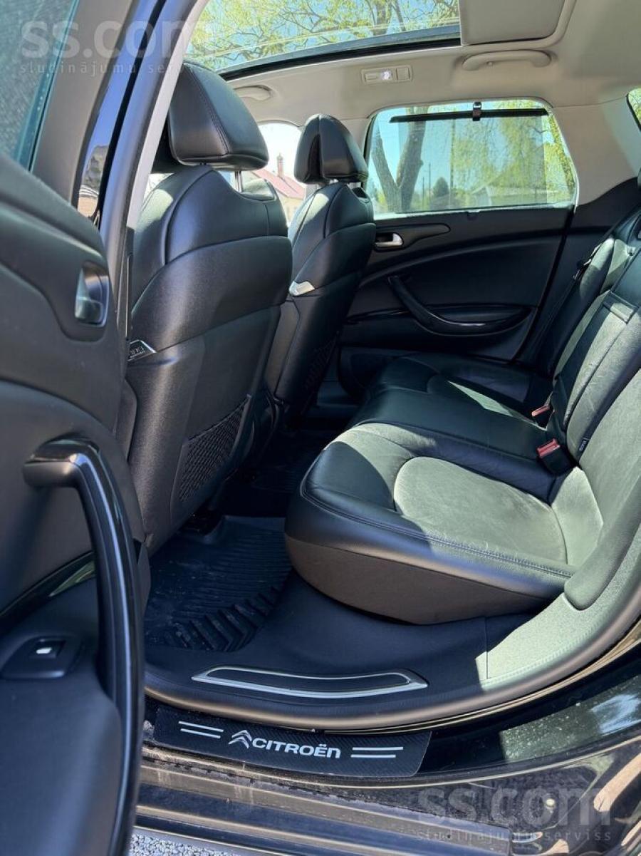 Black Citroen C5 2015 in Ventspils, with an engine capacity of 2.00 L and mileage of 237 thousand km for 6900 €, photo 16 on AUTOMOTO.COM.LV