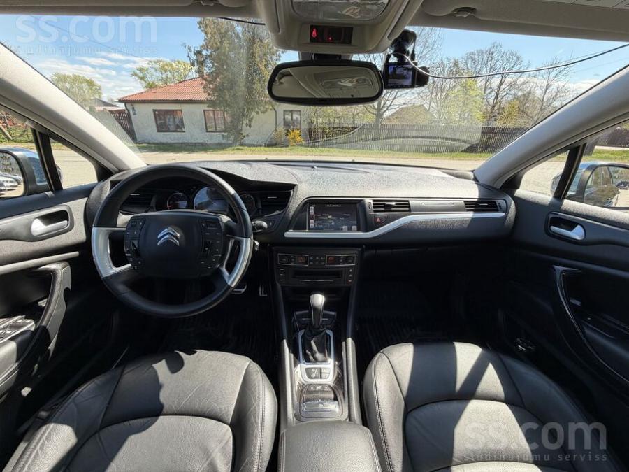 Black Citroen C5 2015 in Ventspils, with an engine capacity of 2.00 L and mileage of 237 thousand km for 6900 €, photo 21 on AUTOMOTO.COM.LV