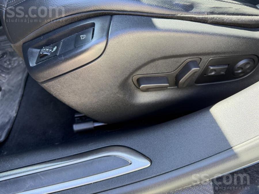 Black Citroen C5 2015 in Ventspils, with an engine capacity of 2.00 L and mileage of 237 thousand km for 6300 €, photo 12 on AUTOMOTO.COM.LV
