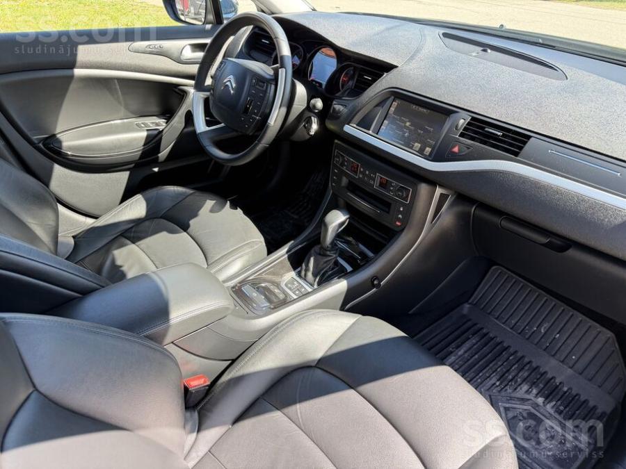 Black Citroen C5 2015 in Ventspils, with an engine capacity of 2.00 L and mileage of 237 thousand km for 6300 €, photo 14 on AUTOMOTO.COM.LV