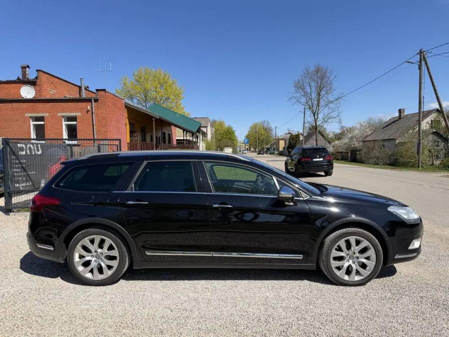 Melns Citroen C5 2015 Ventspils, ar dzinēja tilpumu 2.00 L un nobraukumu 237 tūkst. km par 6300 €, foto 8 vietnē AUTOMOTO.COM.LV