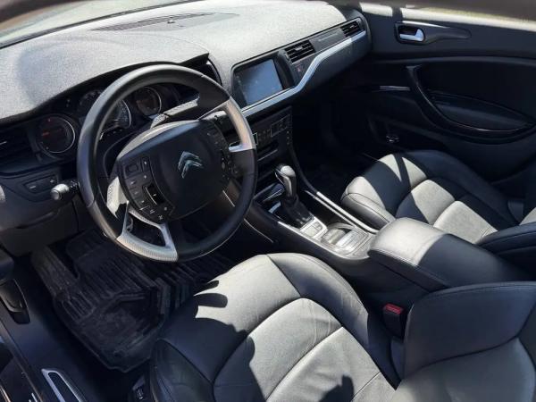 Melns Citroen C5 2015 Ventspils, ar dzinēja tilpumu 2.00 L un nobraukumu 237 tūkst. km par 6300 €, foto 10 vietnē AUTOMOTO.COM.LV