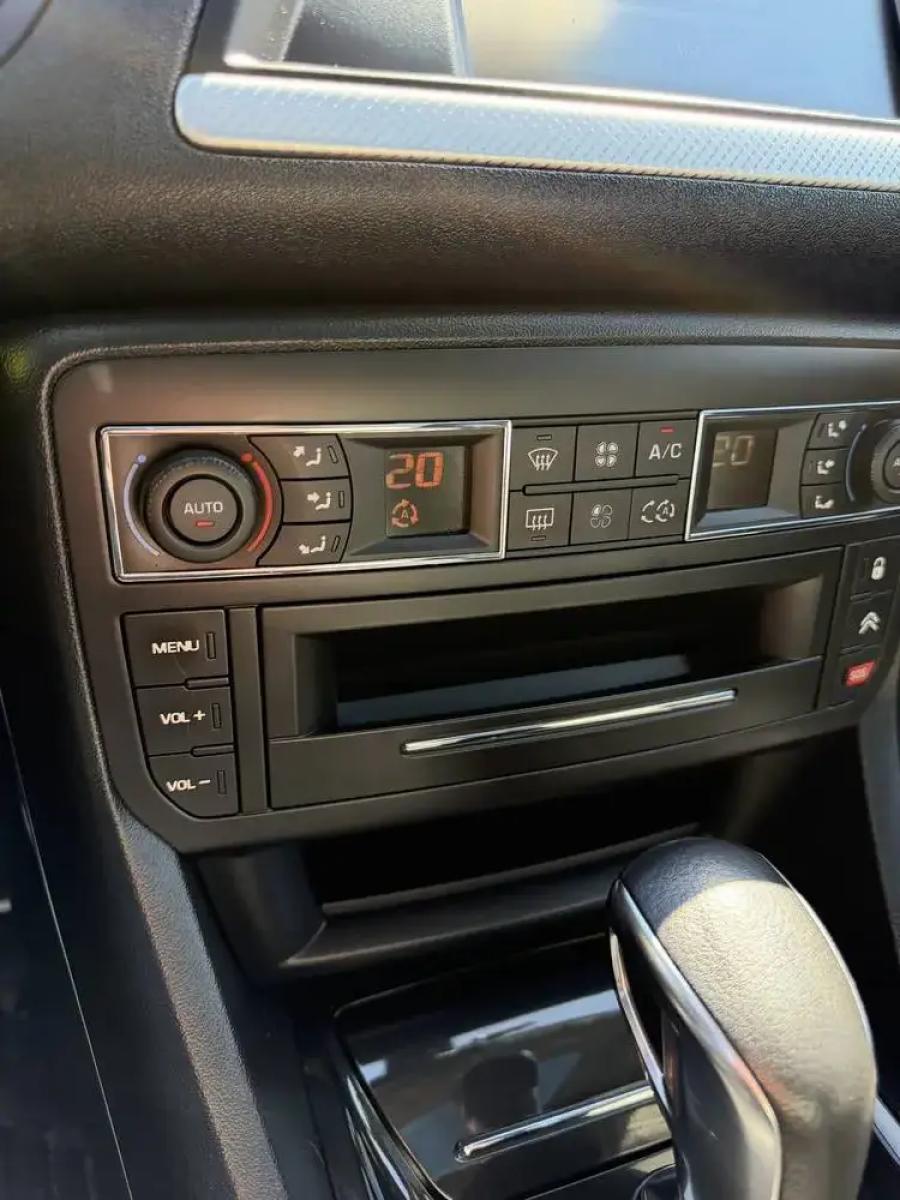 Melns Citroen C5 2015 Ventspils, ar dzinēja tilpumu 2.00 L un nobraukumu 237 tūkst. km par 6300 €, foto 24 vietnē AUTOMOTO.COM.LV