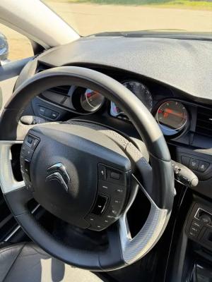 Melns Citroen C5 2015 Ventspils, ar dzinēja tilpumu 2.00 L un nobraukumu 237 tūkst. km par 6300 €, foto 26 vietnē AUTOMOTO.COM.LV