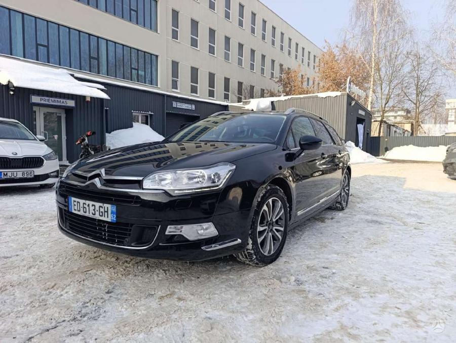 Black Citroen C5 2016 in Vilnius, with an engine capacity of 2.00 L and mileage of 214 thousand km for 5249 €, photo 1 on AUTOMOTO.COM.LV