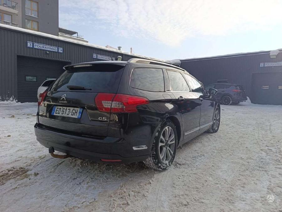 Black Citroen C5 2016 in Vilnius, with an engine capacity of 2.00 L and mileage of 214 thousand km for 5249 €, photo 3 on AUTOMOTO.COM.LV