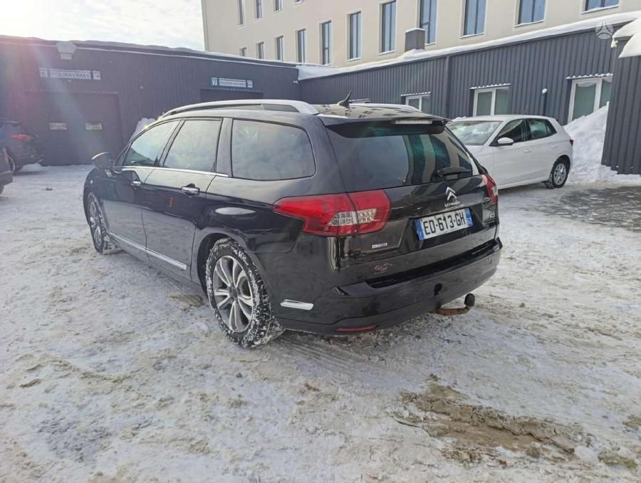 Black Citroen C5 2016 in Vilnius, with an engine capacity of 2.00 L and mileage of 214 thousand km for 5249 €, photo 4 on AUTOMOTO.COM.LV
