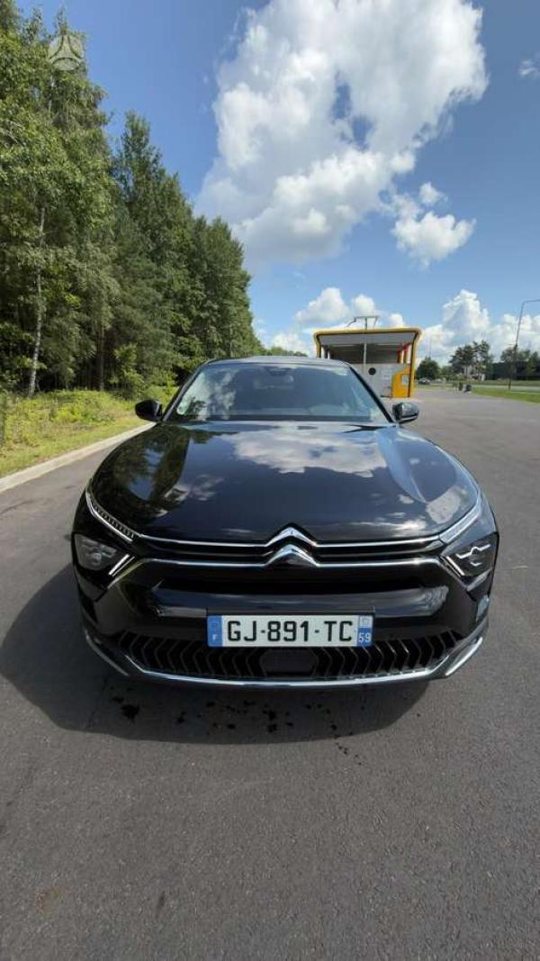 Black Citroen C5 2022 in Kaunas, with an engine capacity of 1.20 L and mileage of 18 thousand km for 16698 €, photo 2 on AUTOMOTO.COM.LV