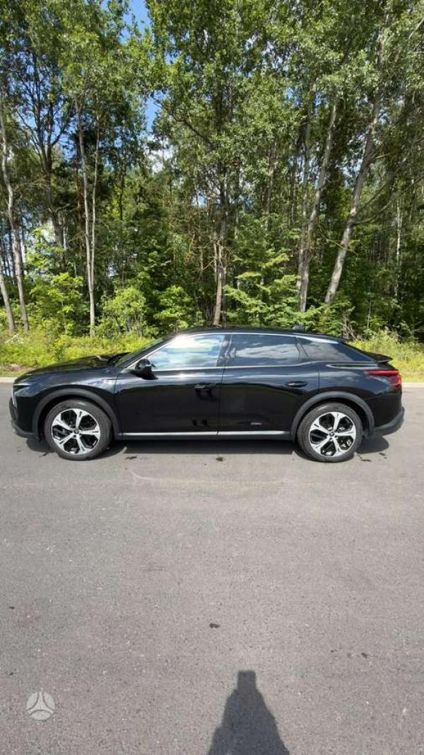 Black Citroen C5 2022 in Kaunas, with an engine capacity of 1.20 L and mileage of 18 thousand km for 16698 €, photo 4 on AUTOMOTO.COM.LV