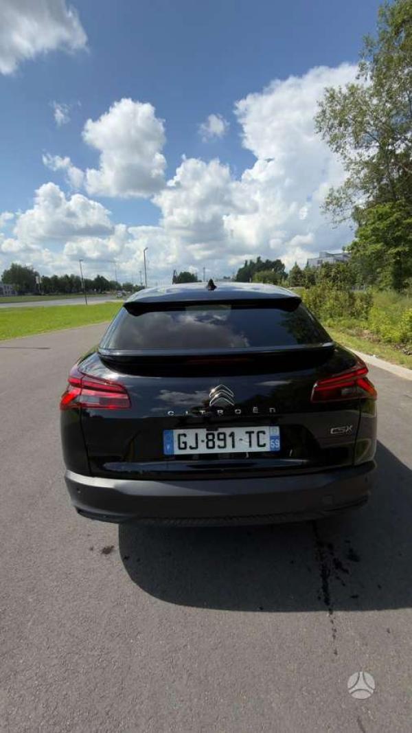 Black Citroen C5 2022 in Kaunas, with an engine capacity of 1.20 L and mileage of 18 thousand km for 16698 €, photo 6 on AUTOMOTO.COM.LV