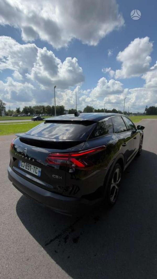 Black Citroen C5 2022 in Kaunas, with an engine capacity of 1.20 L and mileage of 18 thousand km for 16698 €, photo 7 on AUTOMOTO.COM.LV