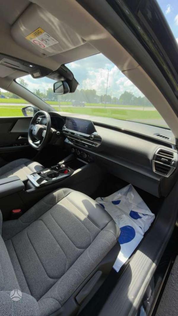 Black Citroen C5 2022 in Kaunas, with an engine capacity of 1.20 L and mileage of 18 thousand km for 16698 €, photo 9 on AUTOMOTO.COM.LV