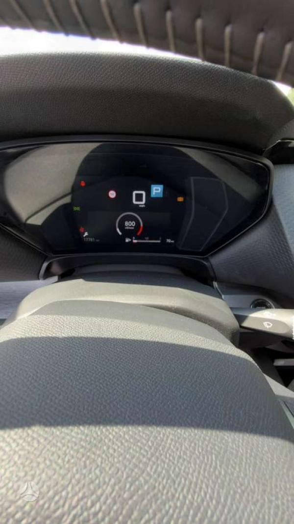Black Citroen C5 2022 in Kaunas, with an engine capacity of 1.20 L and mileage of 18 thousand km for 16698 €, photo 10 on AUTOMOTO.COM.LV