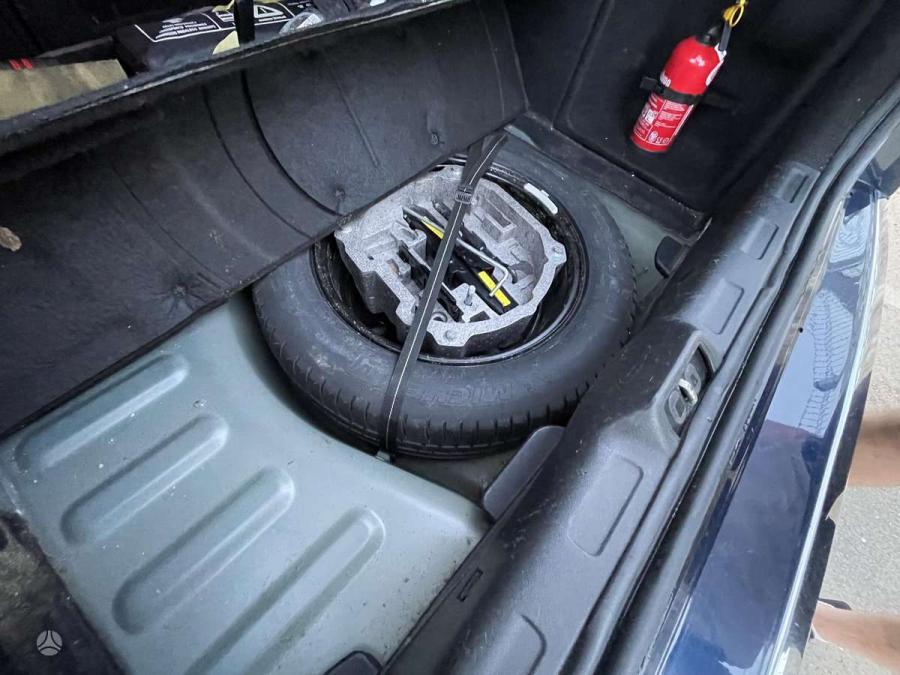 Zils Citroen C5 2009 Viļņa, ar dzinēja tilpumu 2.00 L un nobraukumu 280 tūkst. km par 1800 €, foto 9 vietnē AUTOMOTO.COM.LV