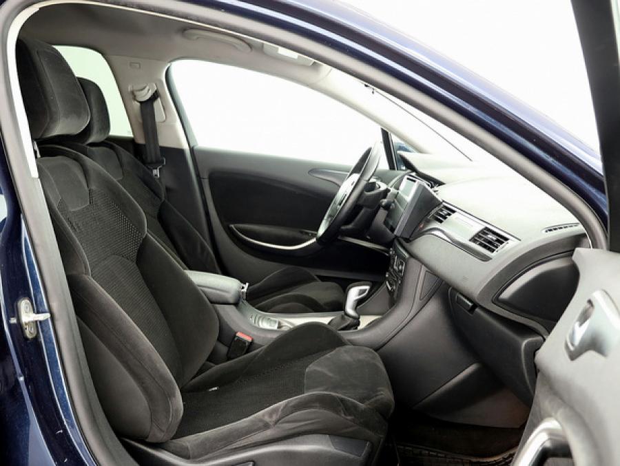 Blue Citroen C5 2009 in Tallinn, with an engine capacity of 2.00 L and mileage of 269 thousand km for 1699 €, photo 7 on AUTOMOTO.COM.LV