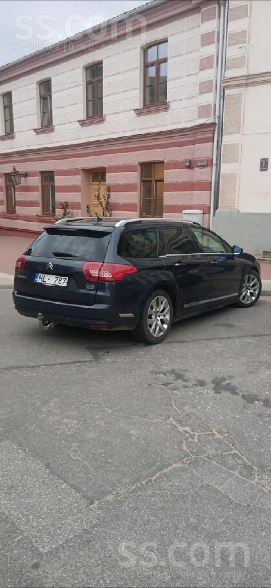 Blue Citroen C5 2008 in Limbazi, with an engine capacity of 2.70 L and mileage of 391 thousand km for 1900 €, photo 4 on AUTOMOTO.COM.LV
