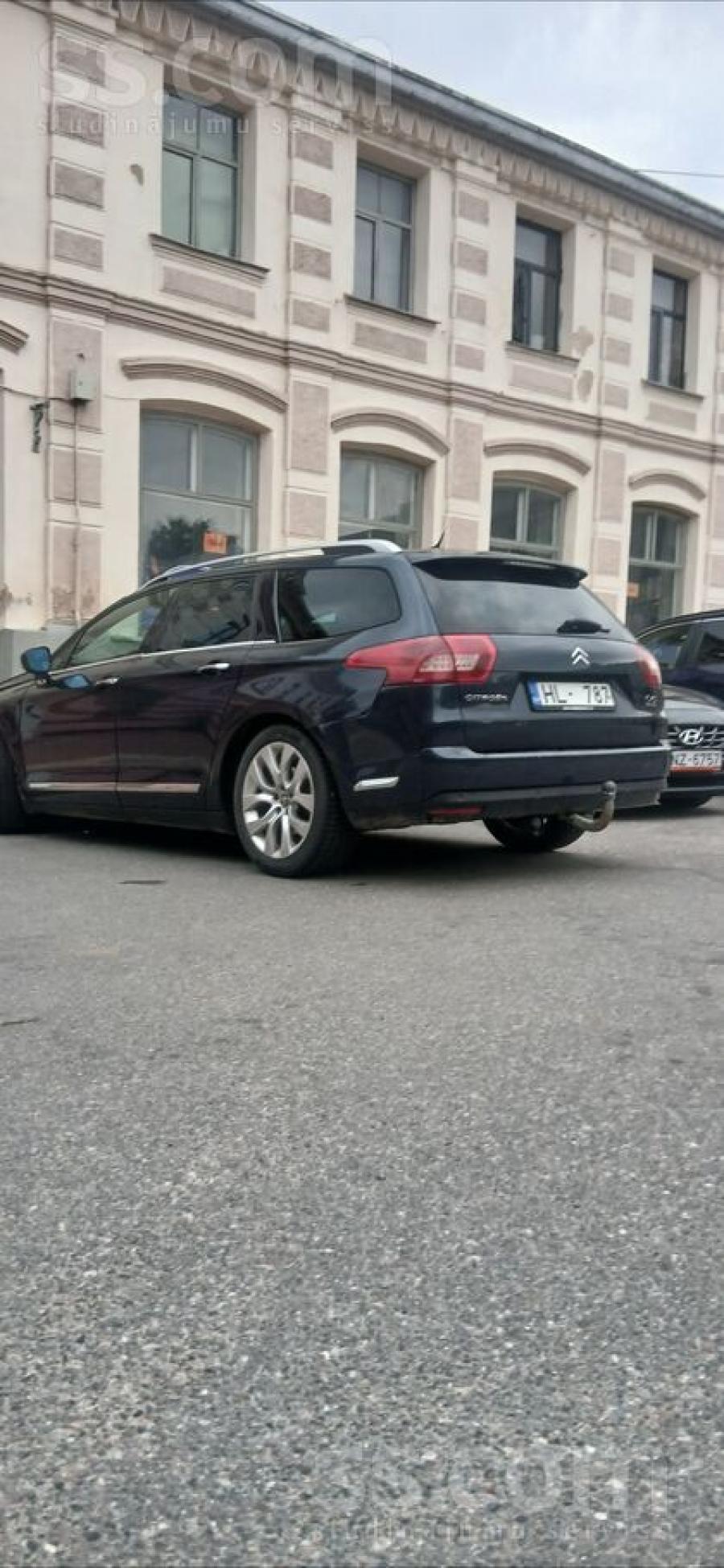 Blue Citroen C5 2008 in Limbazi, with an engine capacity of 2.70 L and mileage of 391 thousand km for 1900 €, photo 5 on AUTOMOTO.COM.LV
