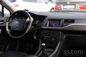 Zils Citroen C5 2008 Rīga, ar dzinēja tilpumu 2.00 L un nobraukumu 275 tūkst. km par 3590 €, foto 27 vietnē AUTOMOTO.COM.LV