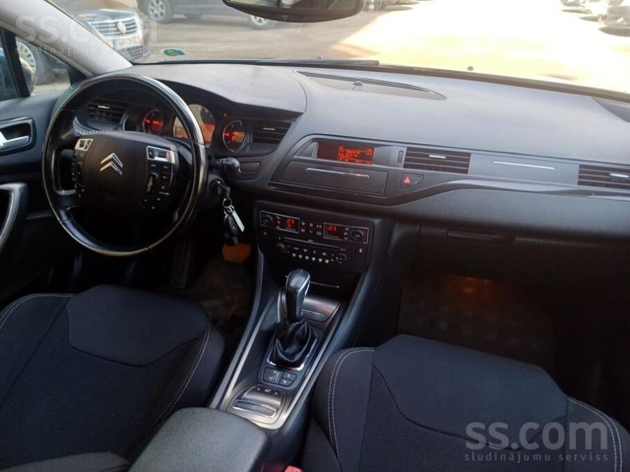 Zils Citroen C5 2009 Daugavpils, ar dzinēja tilpumu 2.00 L un nobraukumu 0 tūkst. km par 3550 €, foto 17 vietnē AUTOMOTO.COM.LV