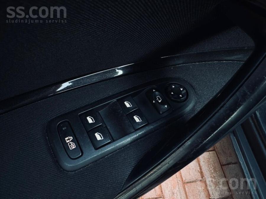 Zils Citroen C5 2010 Cēsis, ar dzinēja tilpumu 2.00 L un nobraukumu 0 tūkst. km par 3650 €, foto 20 vietnē AUTOMOTO.COM.LV
