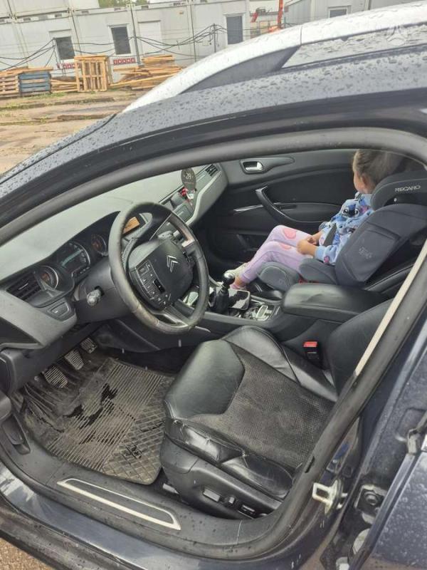 Zils Citroen C5 2010 Kauņa, ar dzinēja tilpumu 2.00 L un nobraukumu 265 tūkst. km par 1800 €, foto 7 vietnē AUTOMOTO.COM.LV